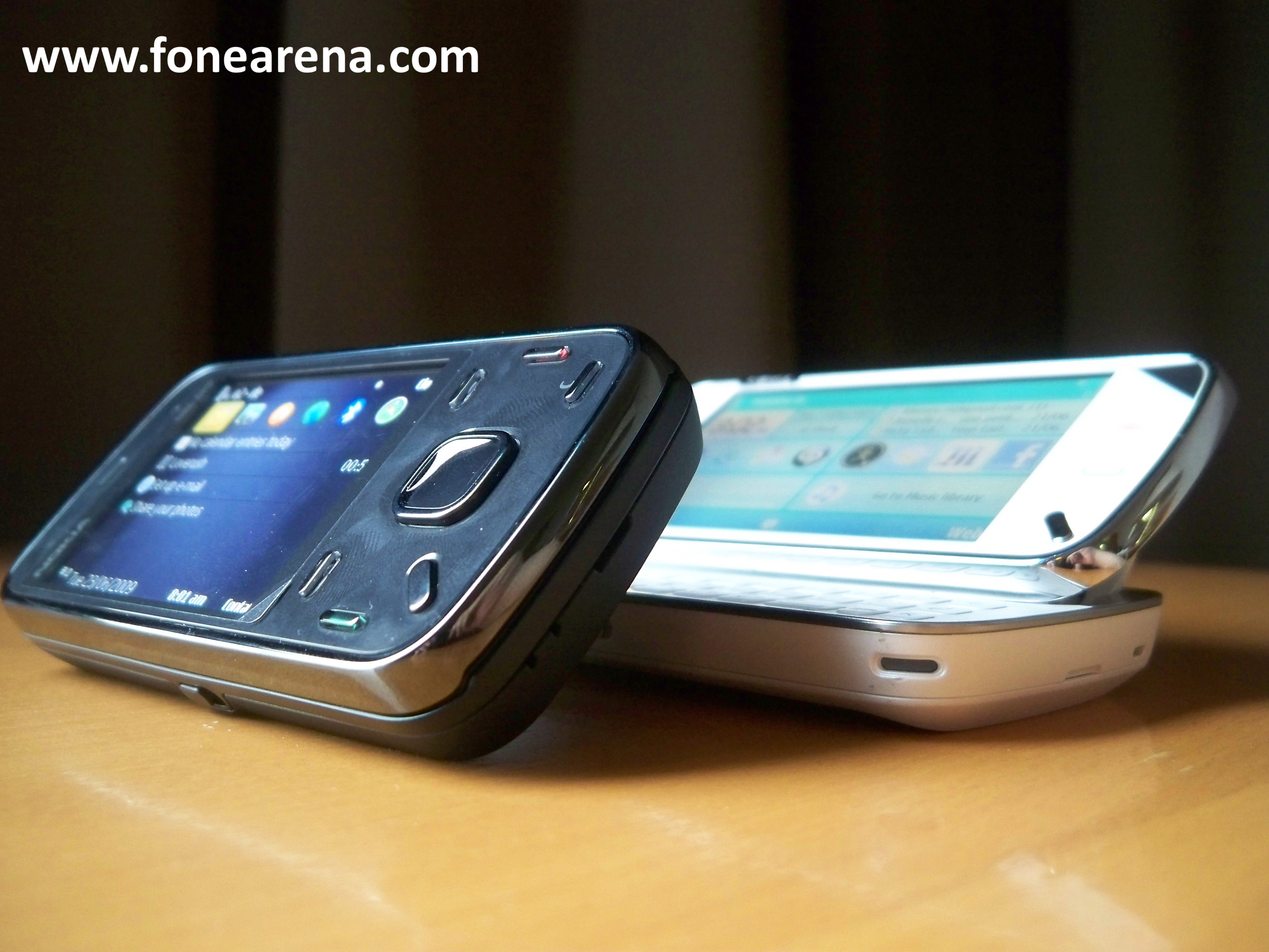 Nokia N97 vs N86 Picture Gallery